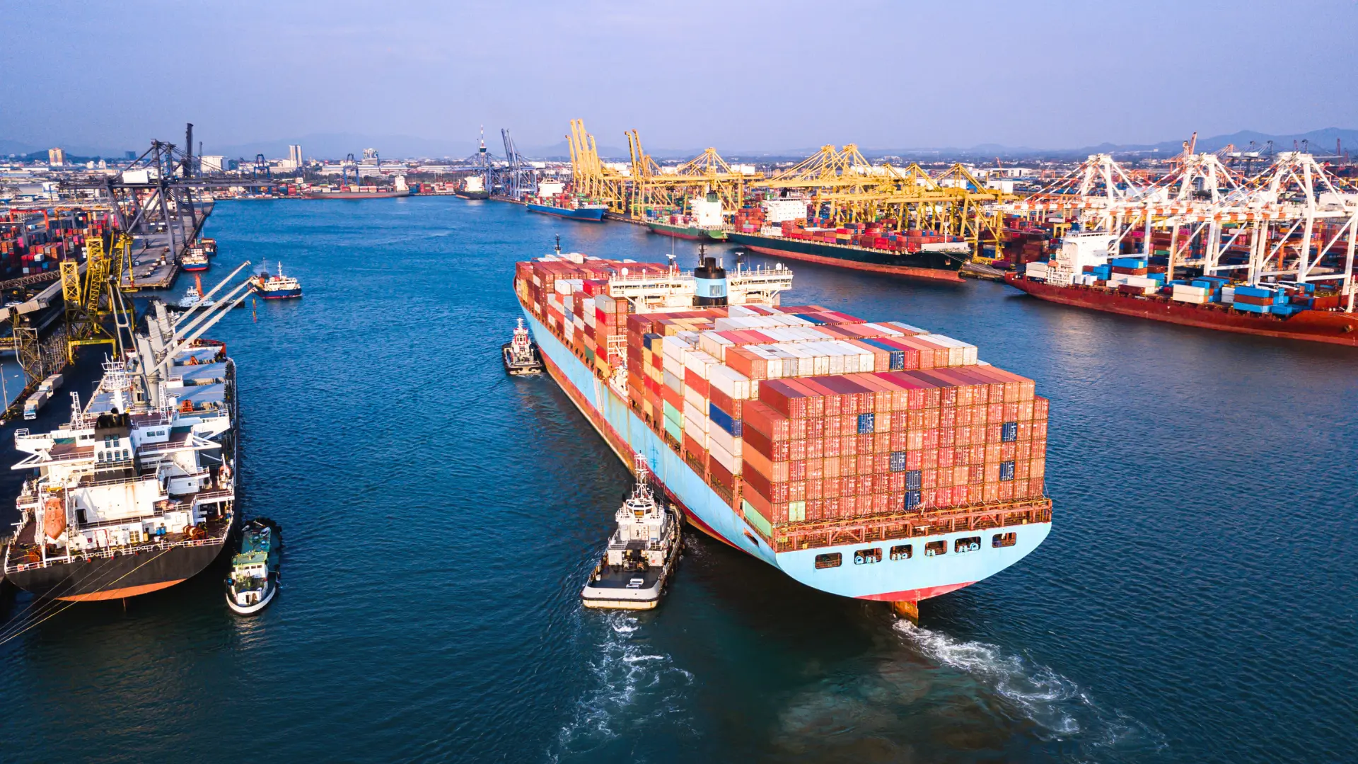What is destination port charges in shipping?